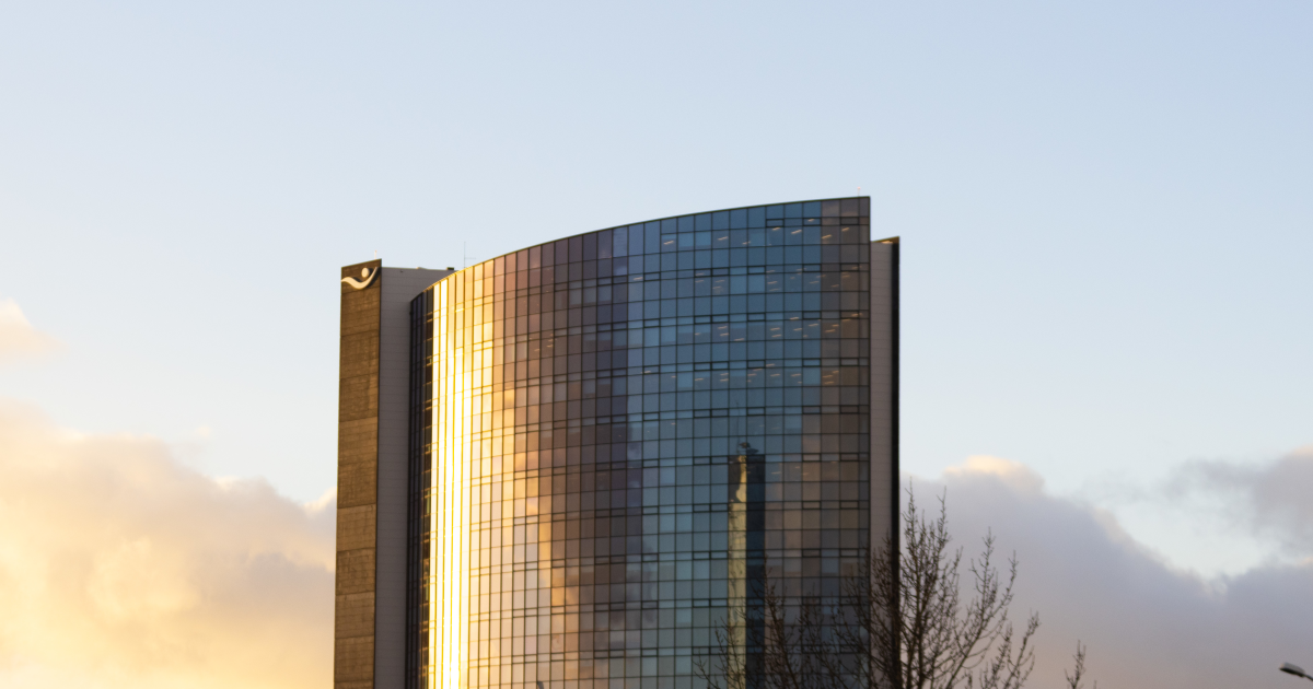 Businesses tack resolutely into the wind • Íslandsbanki